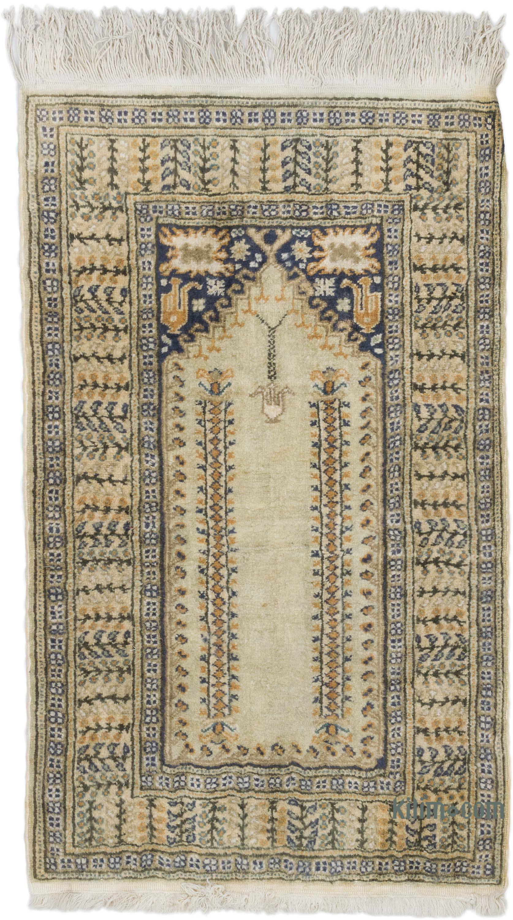 Shop Small Size Accent Rugs - New or Vintage